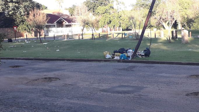 Ag nee! Hoekom só rommelstrooi | Parys Gazette