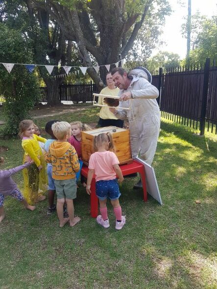 Kennis haal die angel uit die vrees vir bye | Parys Gazette