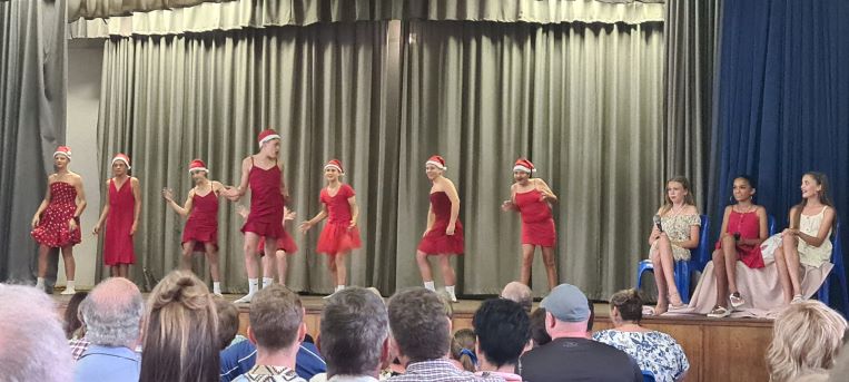 Groentjies se 'Real Housewives van Parys' | Parys Gazette