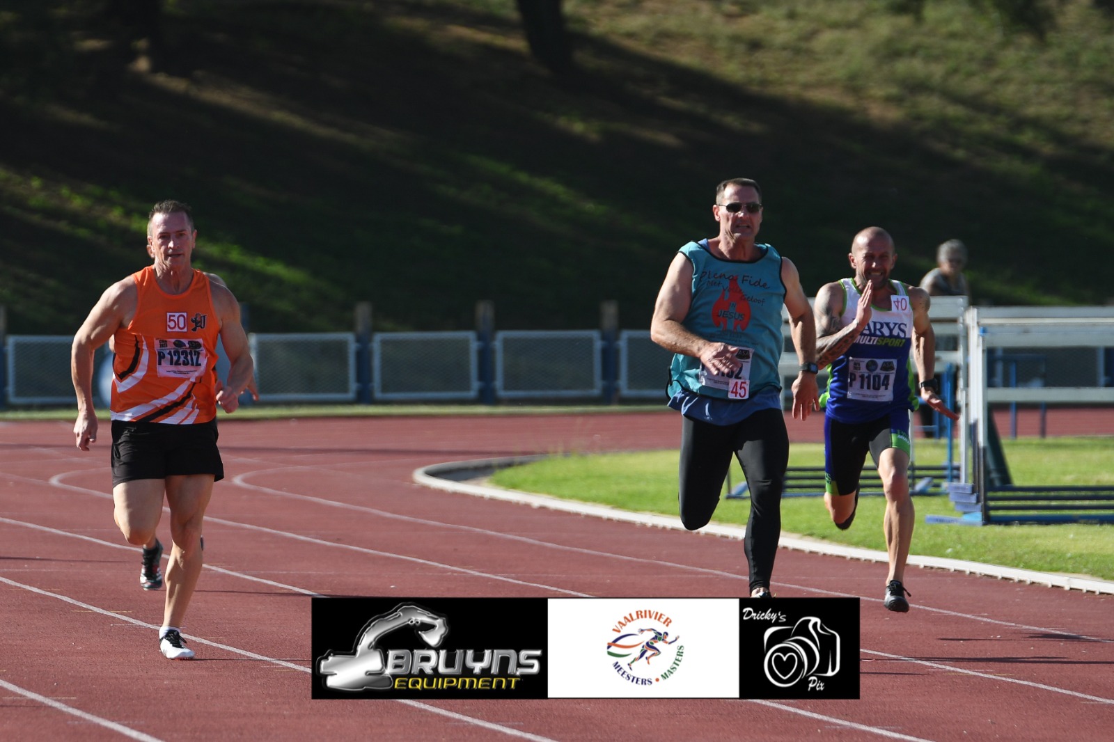 Op 85 laat hy die verspring- en hoogspringrekords spat | Parys Gazette