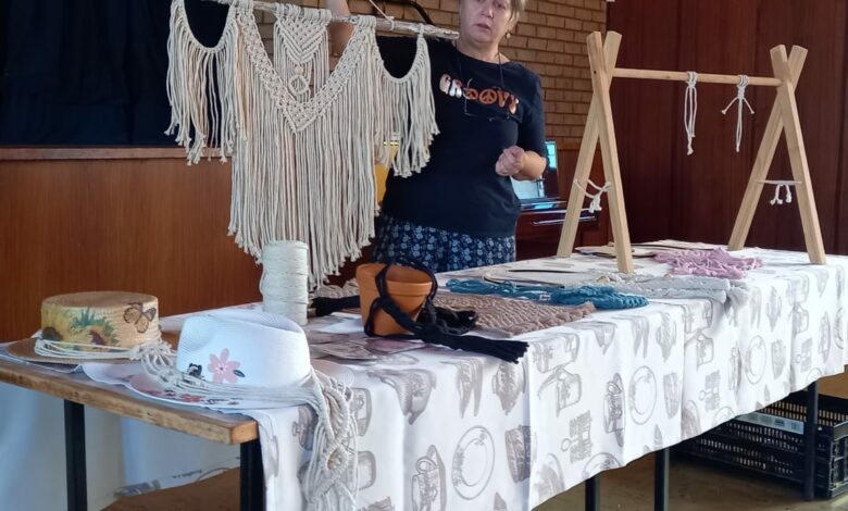 VLU vroue die kuns van Macramé gewys | Parys Gazette