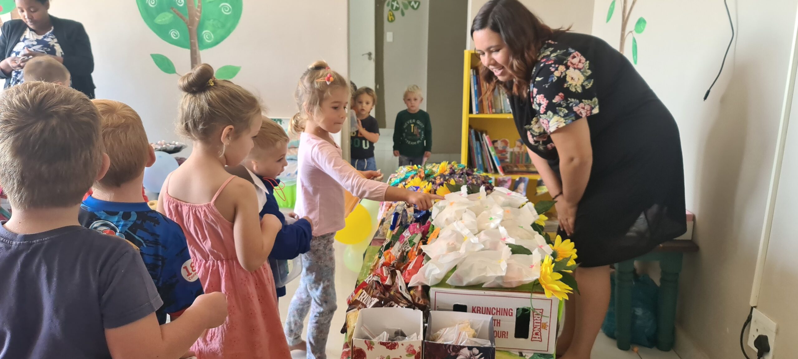 Markdag-lekkerte laat die rande inrol vir biblioteek | Parys Gazette