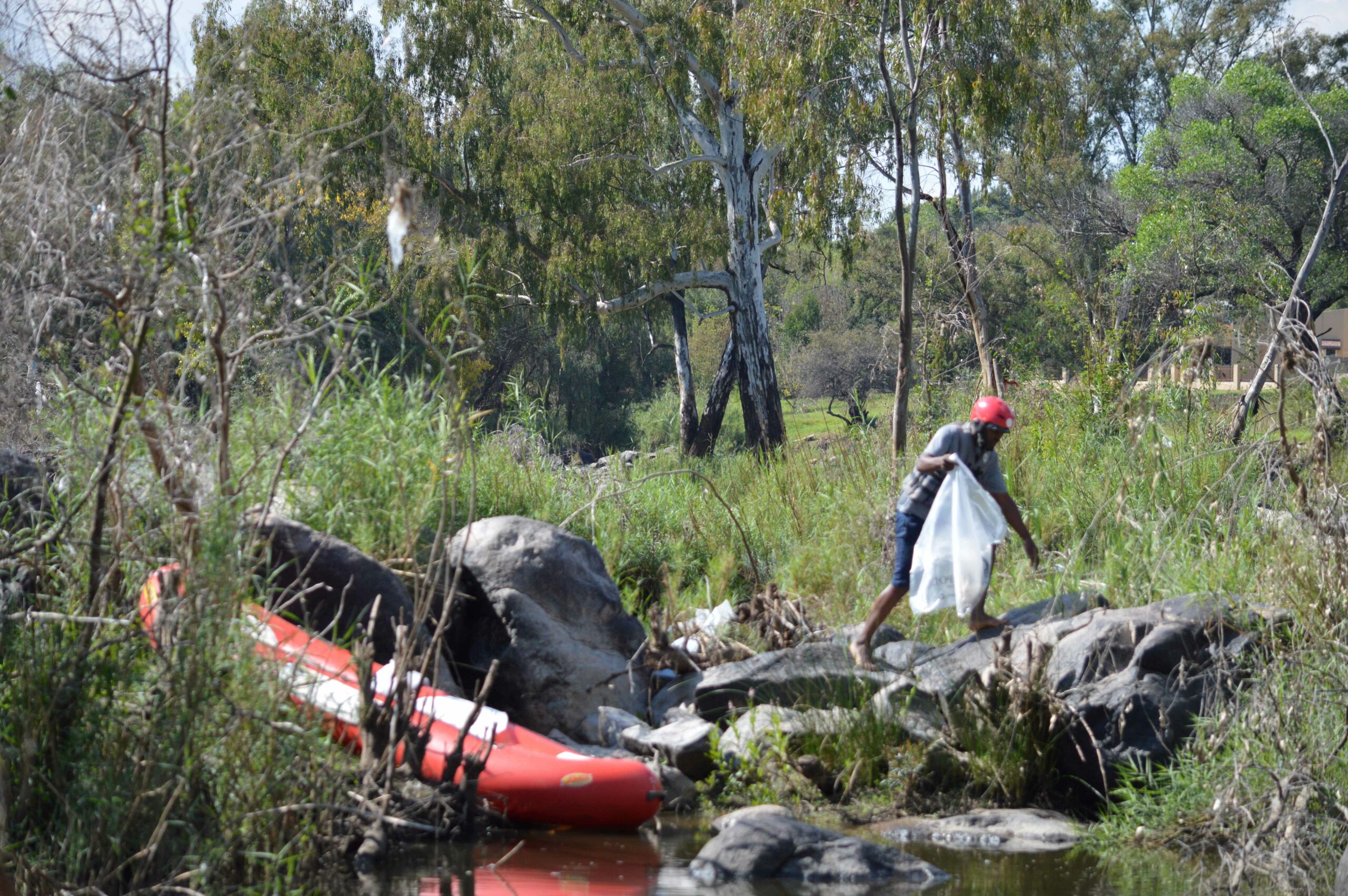 Hande gevat om skoon te maak: Kom jy help vandag? | Parys Gazette