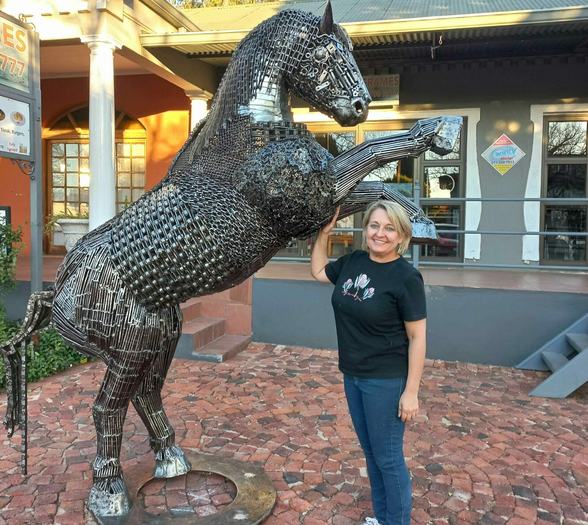 Man van staal se ysterperd kry naam | Parys Gazette