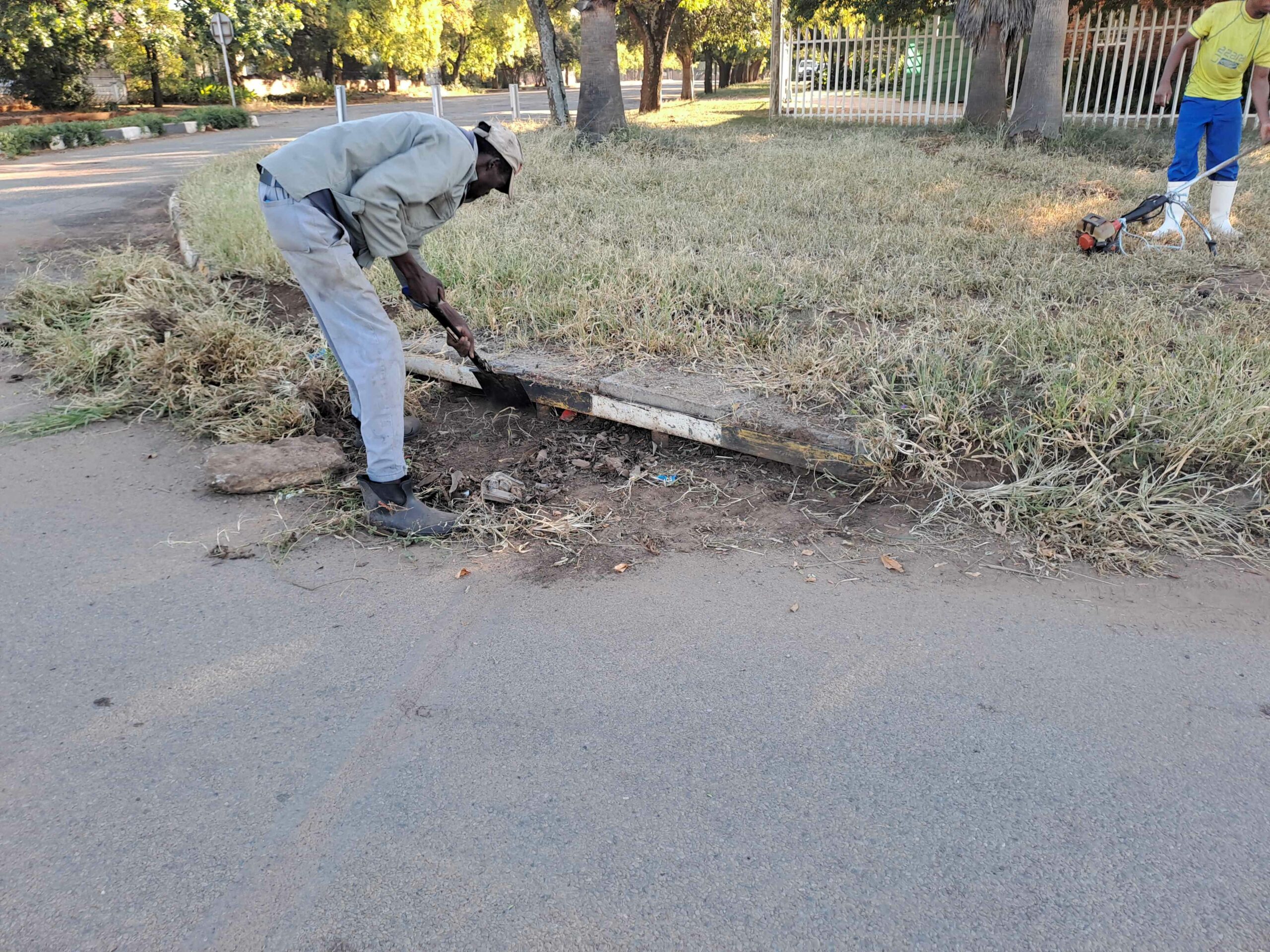 Drie ure en 55 sakke vol vullis later | Parys Gazette