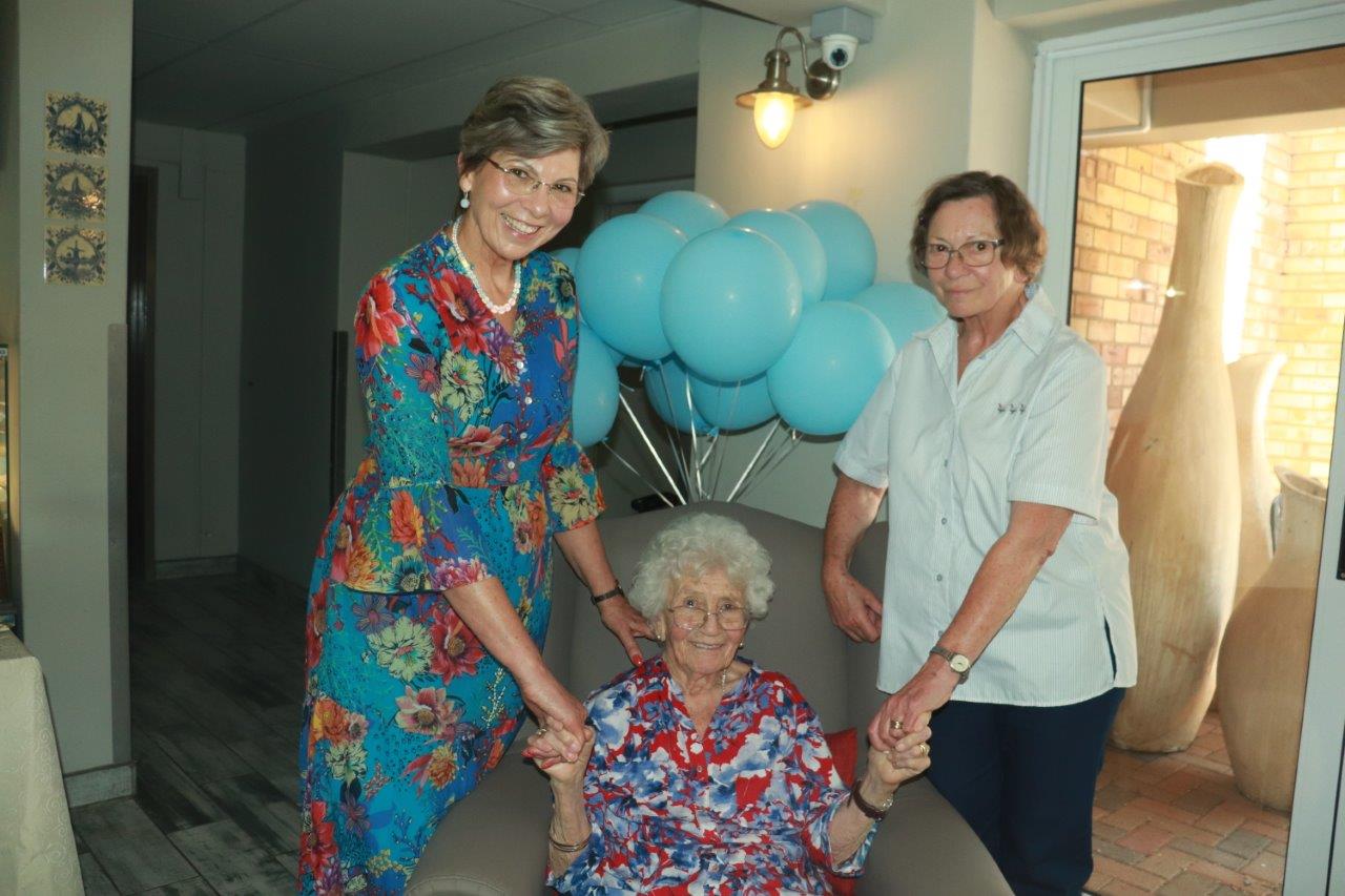 Tannie Babs vier 103 jaar met 'n groot glimlag | Potchefstroom Herald