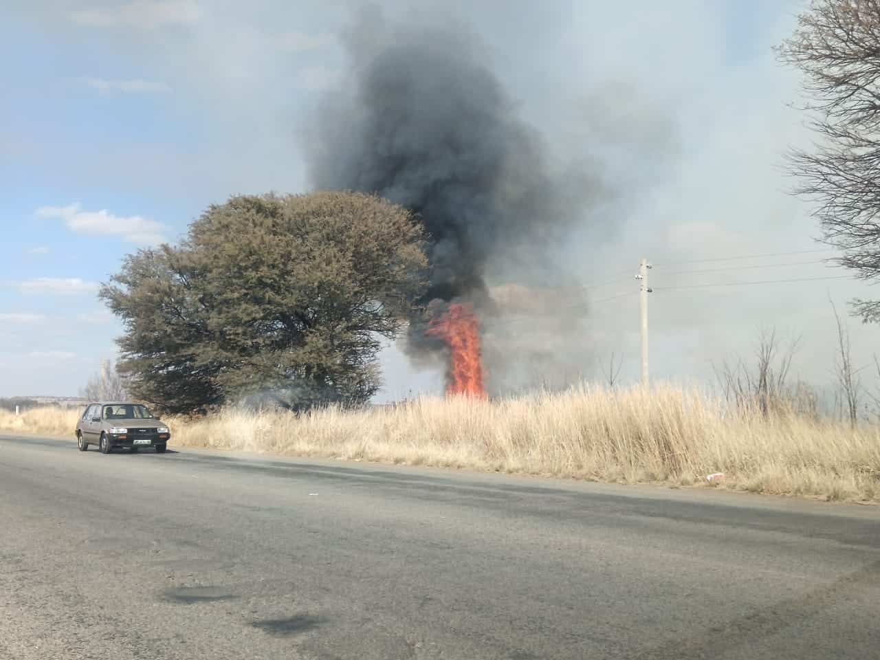 Veldbrand langs Govan Mbeki | Potchefstroom Herald