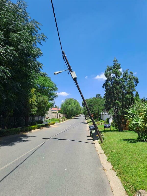 Blairgowrie residents concerned over falling electricity pole ...