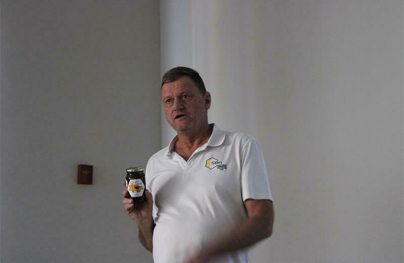 Olivedale Library gets the scoop on beekeeping | Randburg Sun