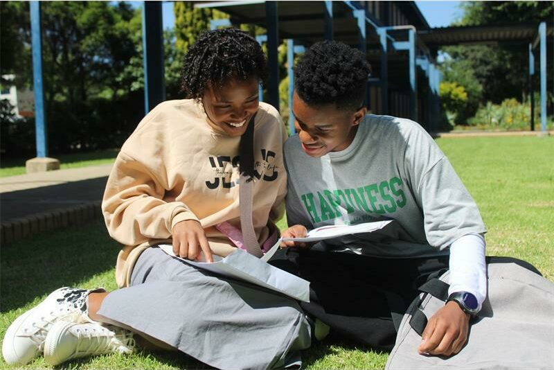 Riebeeckrand-matrieks gesels oor hul uitslae | Randfontein Herald