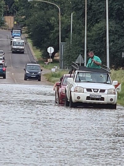 Low water bridges in Centurion flooding | Rekord