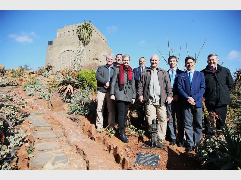 Vrouebeeld van ongesonge heldin by Voortrekkermonument onthul | Rekord