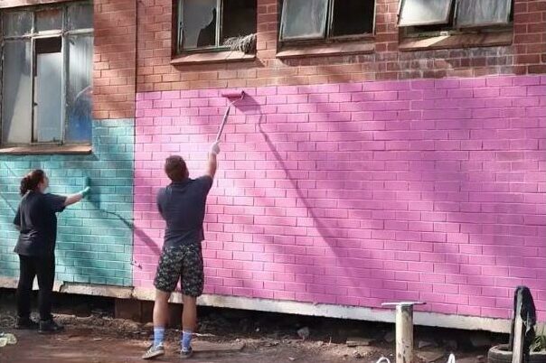 Simbool van hoop skyn weer oor Moot | Rekord