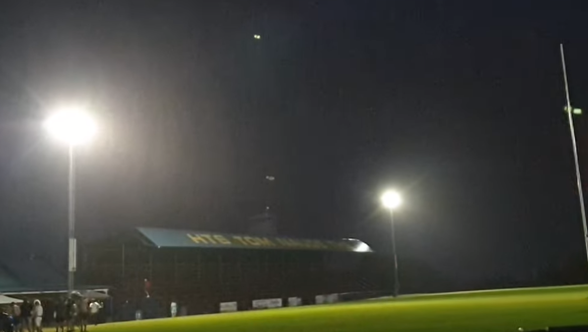 HTS Tom Naudé vehelder met spreiligte | Review