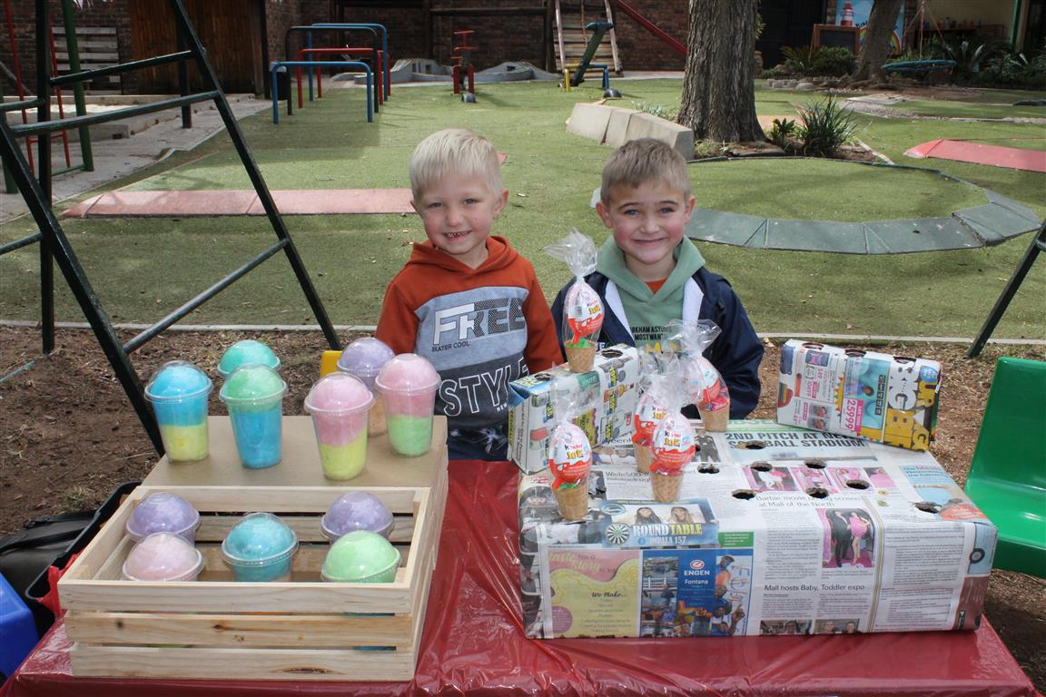 FOTO’S: Erica se jonges hou markdag | Review