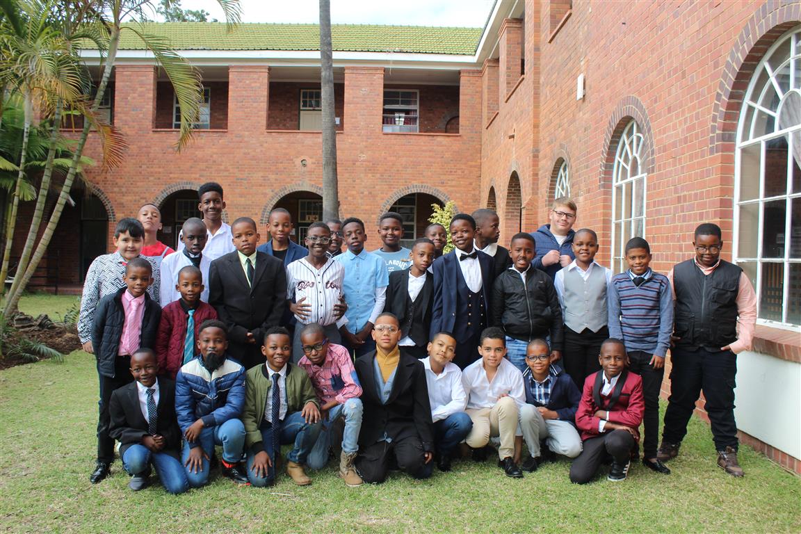 PHOTO'S: Noordskool learners dress up like their teachers | Review