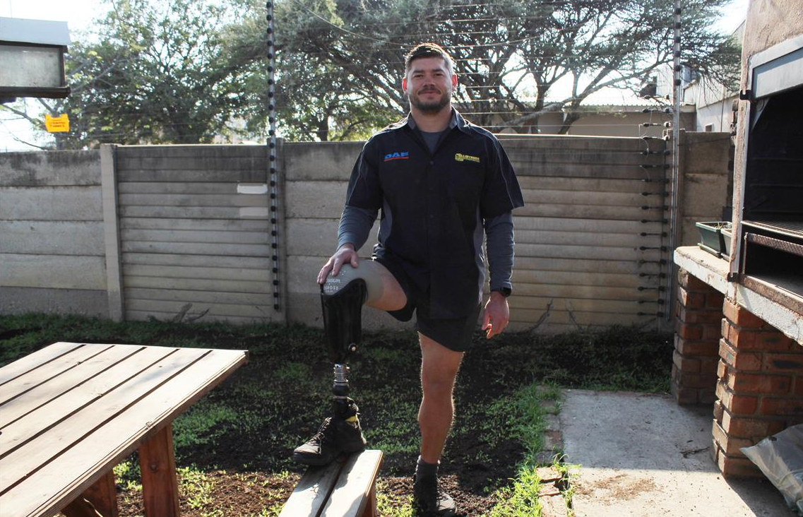JJ Fourie - 'As die lewe jou platslaan moet jy opstaan' | Review