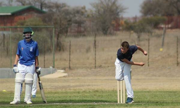 Kruinies swaai kolwe teen Musina | Review