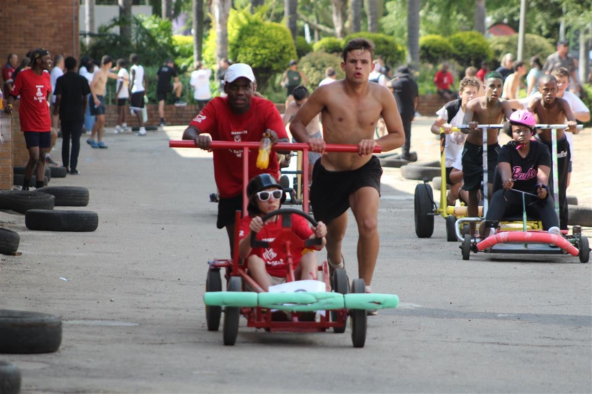 FOTO’S: Tommies sit tekkies op teer vir kaskarre | Review