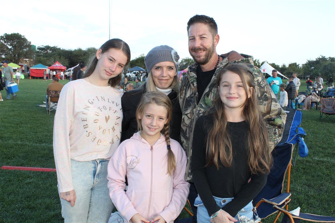 FOTO'S: Reffies se Rooivink Fees, een vir die boeke | Review