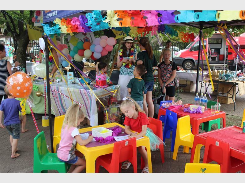 Mense geniet Rondefees by kerk op Secunda | Ridge Times