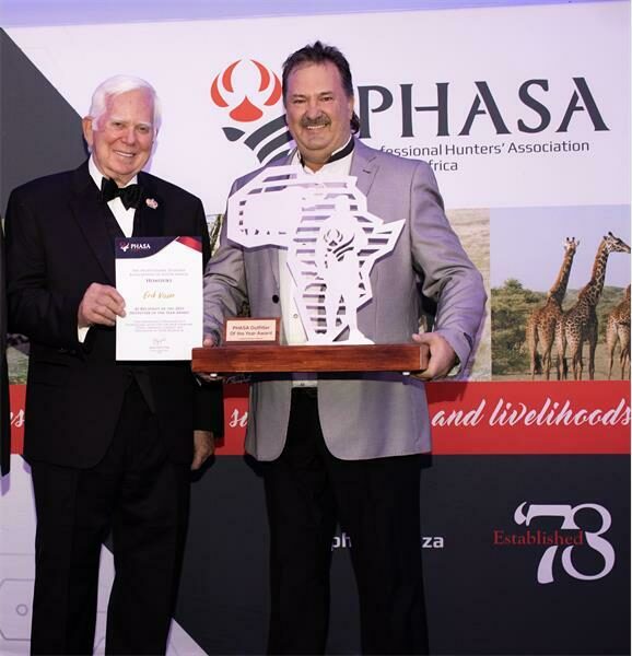 Oud-Standertonner neem spog jagtoekenning in ontvangs | Ridge Times