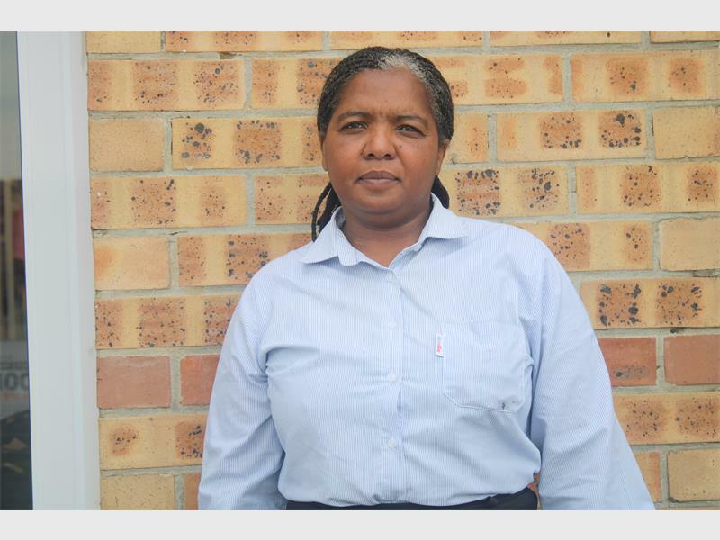 Elizabeth Crowe van Standerton beywer haar vir diegene in nood | Ridge ...