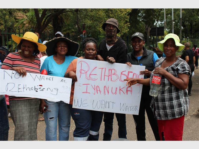 Protestors demand water issue solution for residents in Rethabiseng and ...