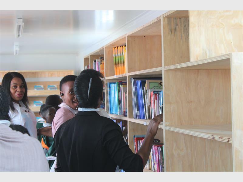 Mandela Foundation builds library for school in eMbalenhle | Ridge Times