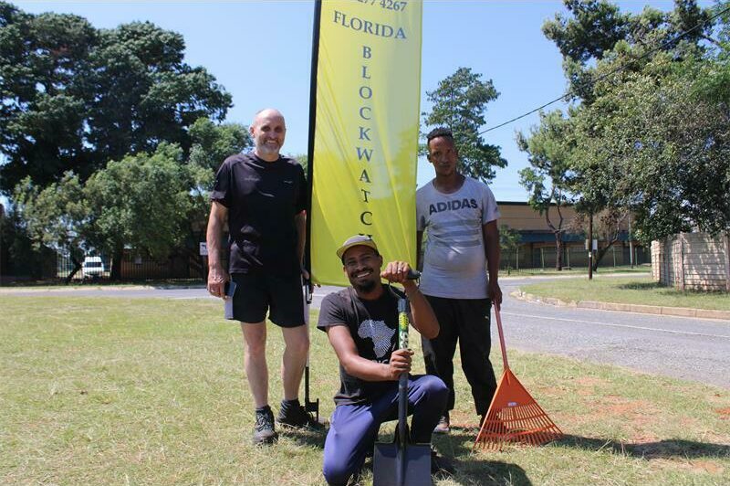 Florida Block Watch holds clean-up project