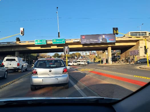 Removal of right-turn signal at busy Sandton intersection sparks safety ...