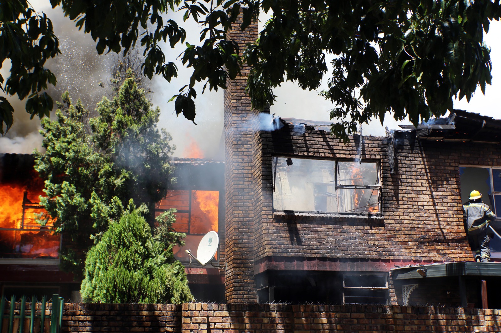 Fire ravages several units at Protea Tuine complex | Sedibeng Ster