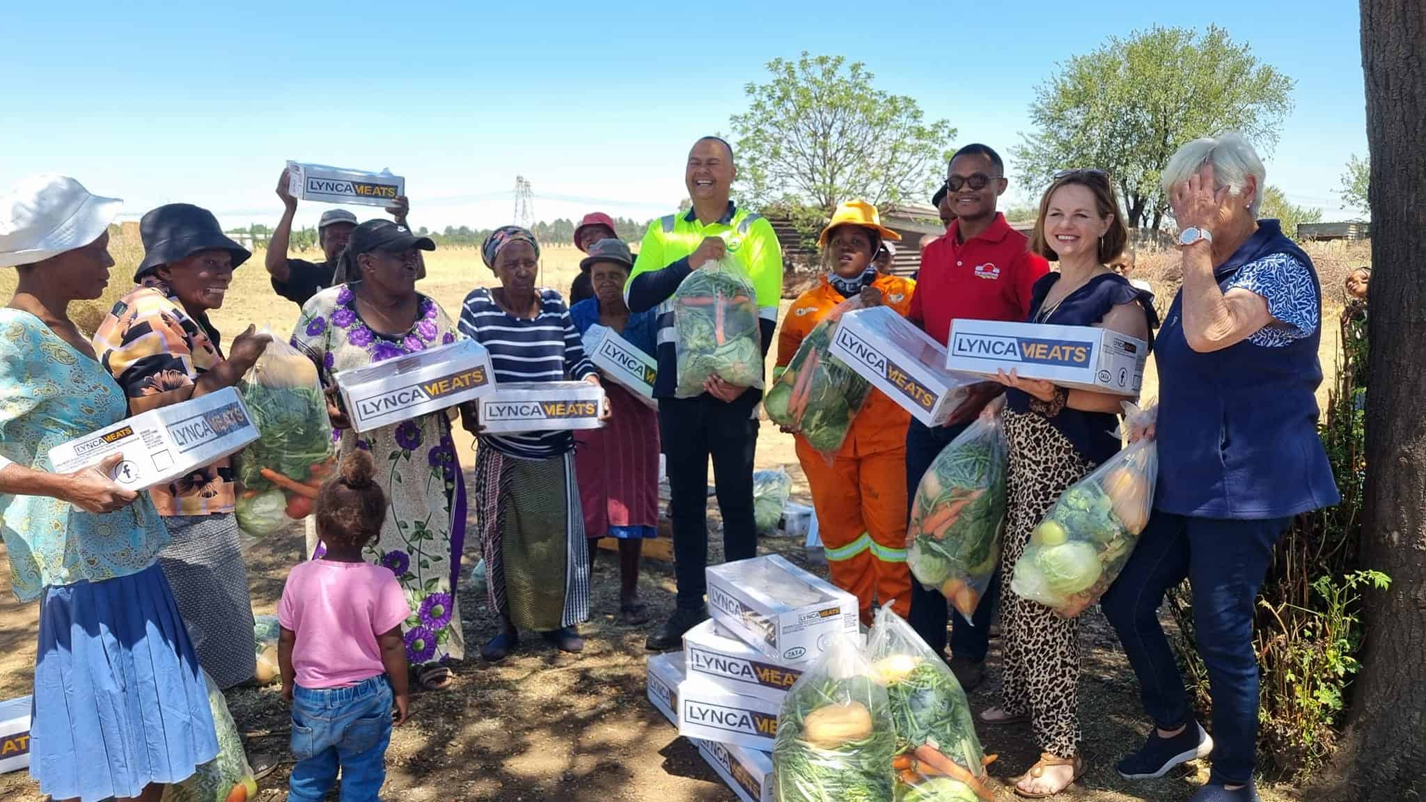 PICS: Mayor Teixeira spreads the love | Sedibeng Ster