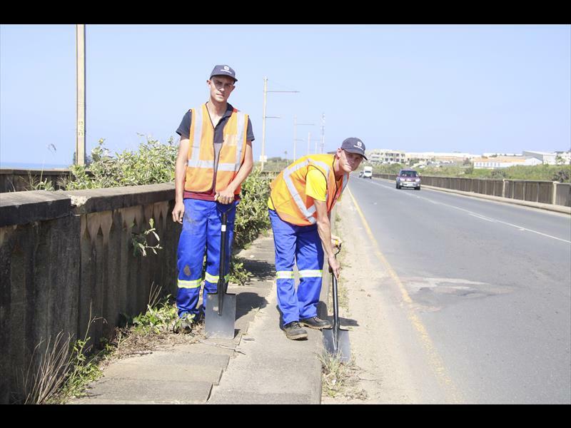 Spruce up for Mzimkhulu River bridge | South Coast Herald