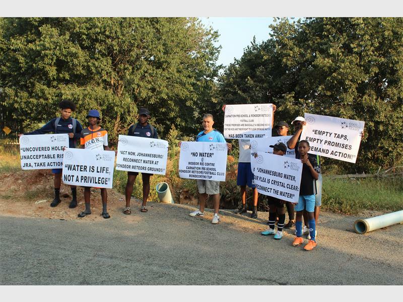 Mondeor precinct without water for 7 months | Southern Courier