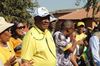 Ramaphosa engages Sowetans during Democracy Big Walk for ANC in ...