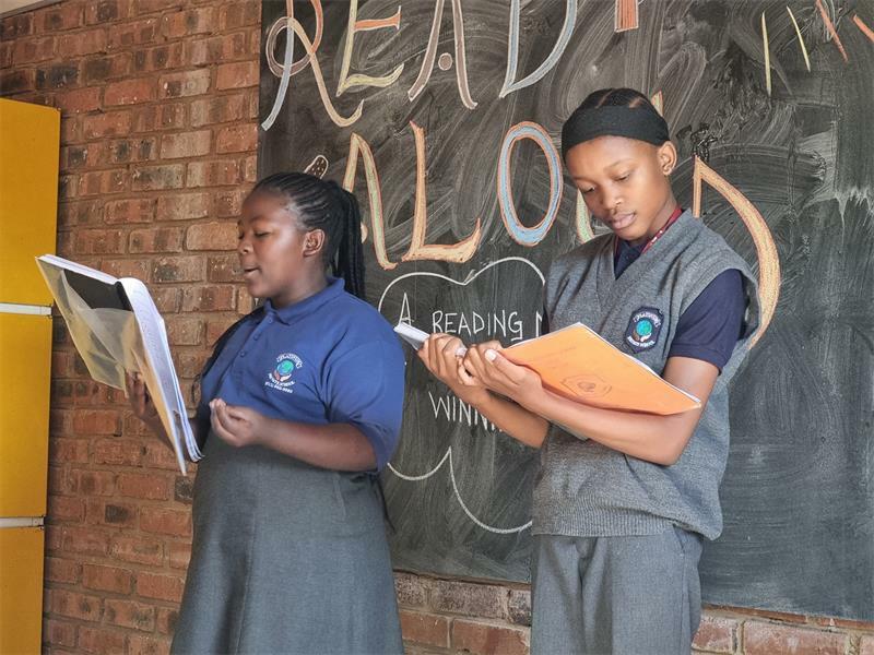 Platinum learns about the magic of reading aloud | Springs Advertiser