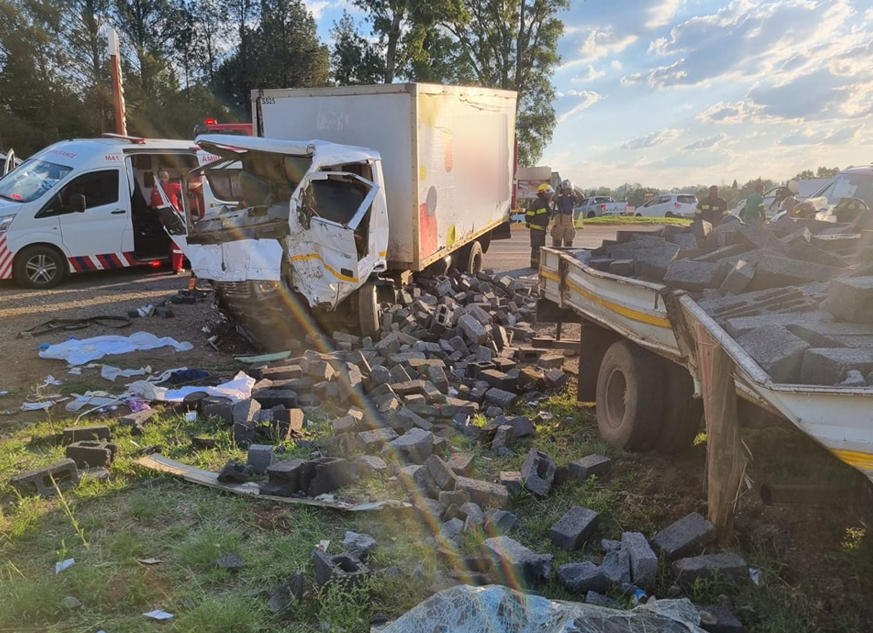 Trucks in head-on collision | Vaalweekblad