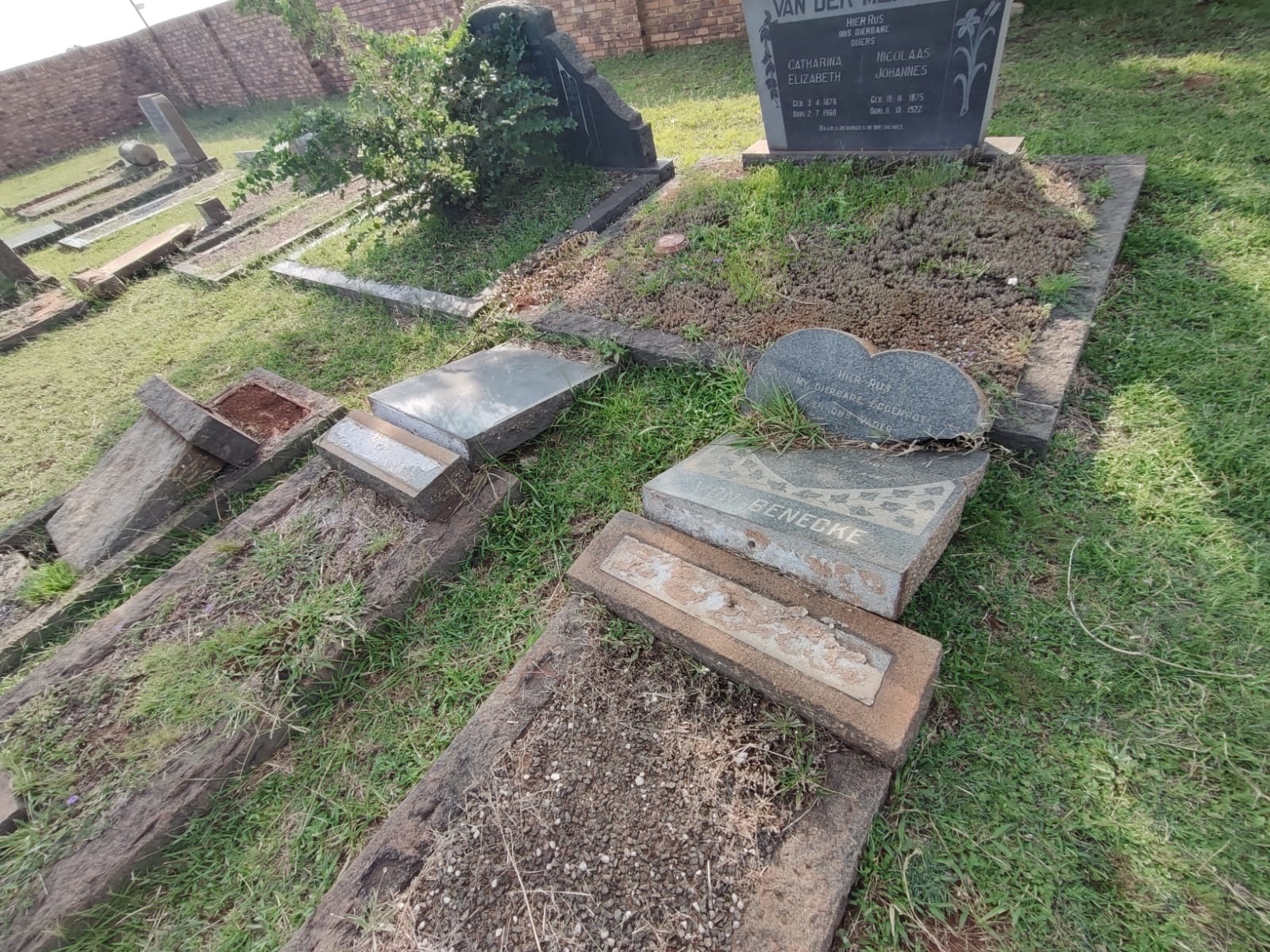 Vandalisme by Riversdal-begraafplaas | Vaalweekblad