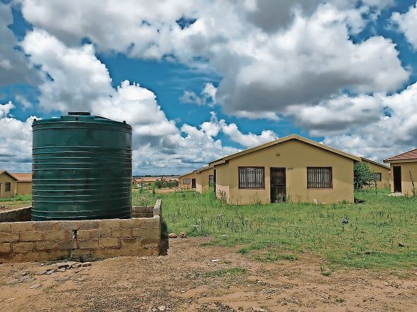 Some Siyanqoba residents continue to face water shortages | Witbank News