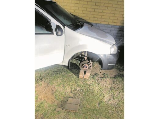 Thieves leave victim flat after stealing rims and tyres in Uthingo Park ...