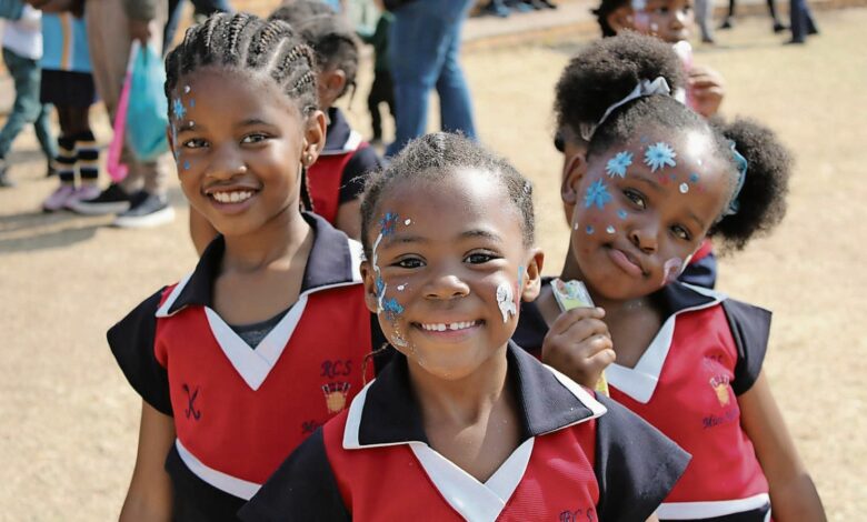 Robert Carruthers School mini hockey and cricket day bring joy to all ...