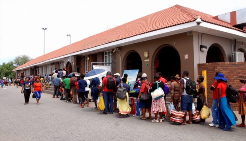 DA to visit Zimbabwe border post to see if SA can handle the influx ...