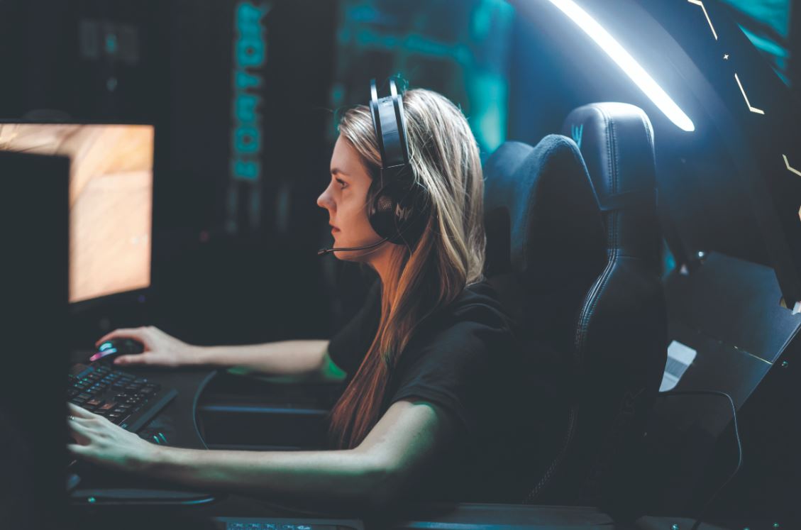 How this SA female gamer turned her love for video games into a career ...
