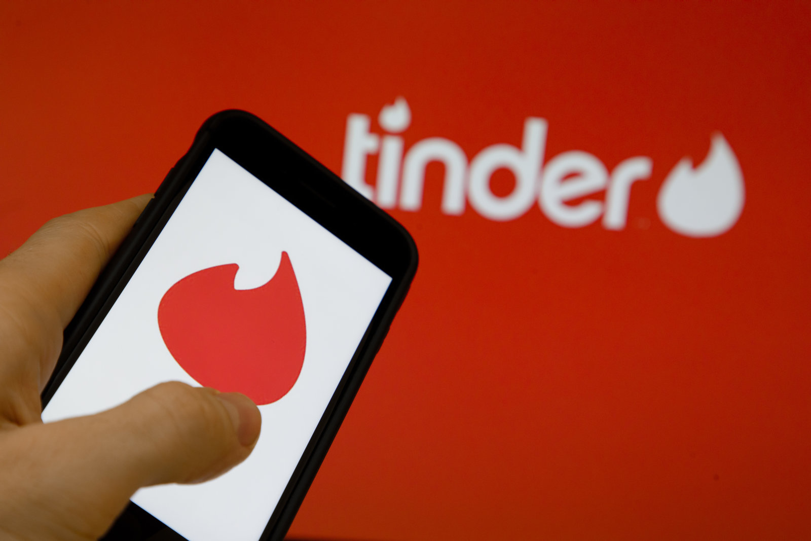 Tinder's new feature designed to help LGBTQ+ travellers | The Citizen
