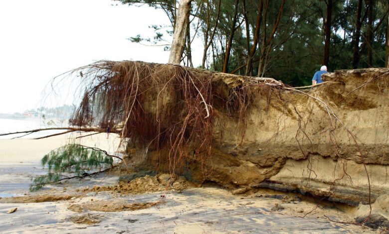 Coast takes storm battering | Zululand Observer