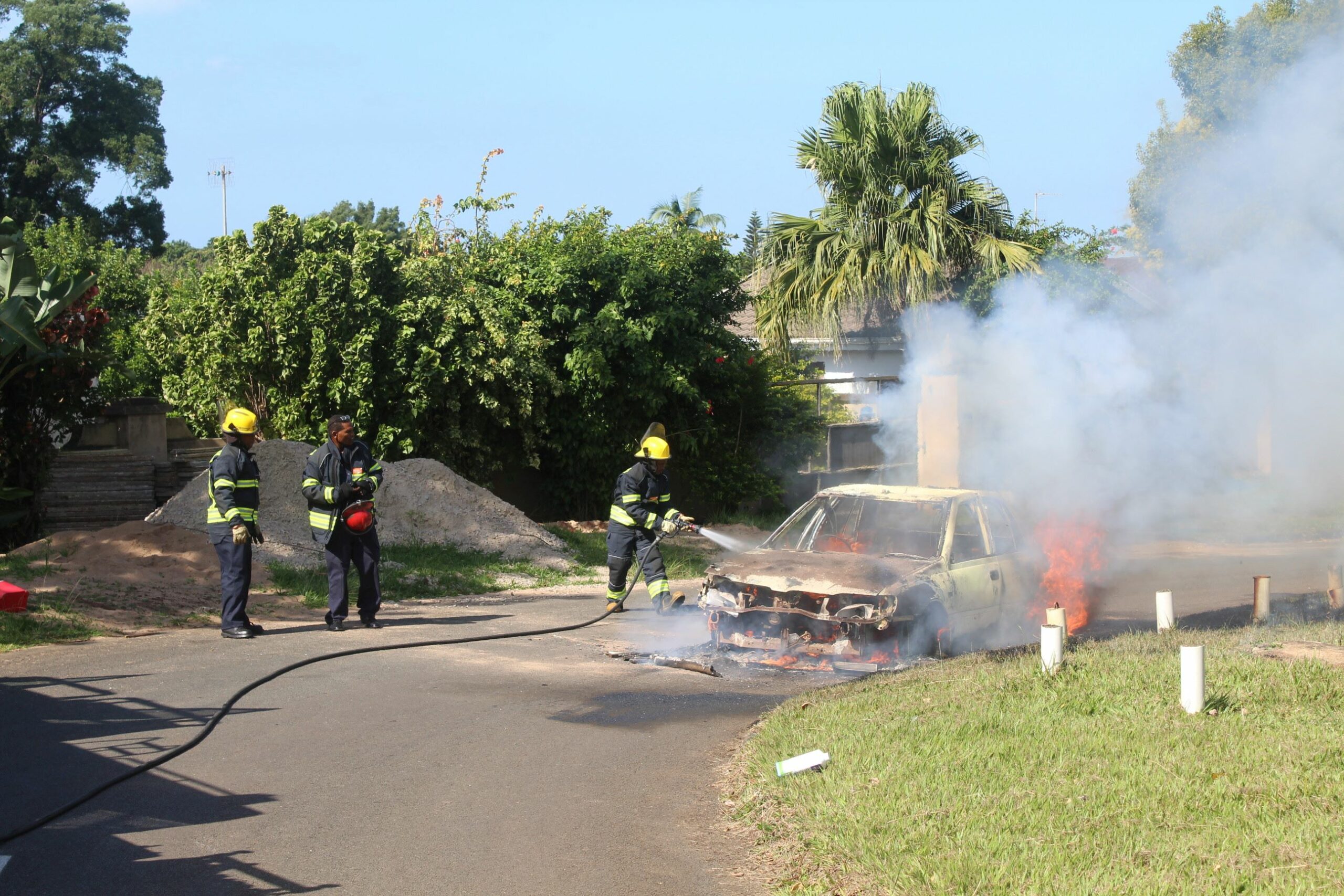 WATCH: Motorist escapes car fire in Empangeni | Zululand Observer